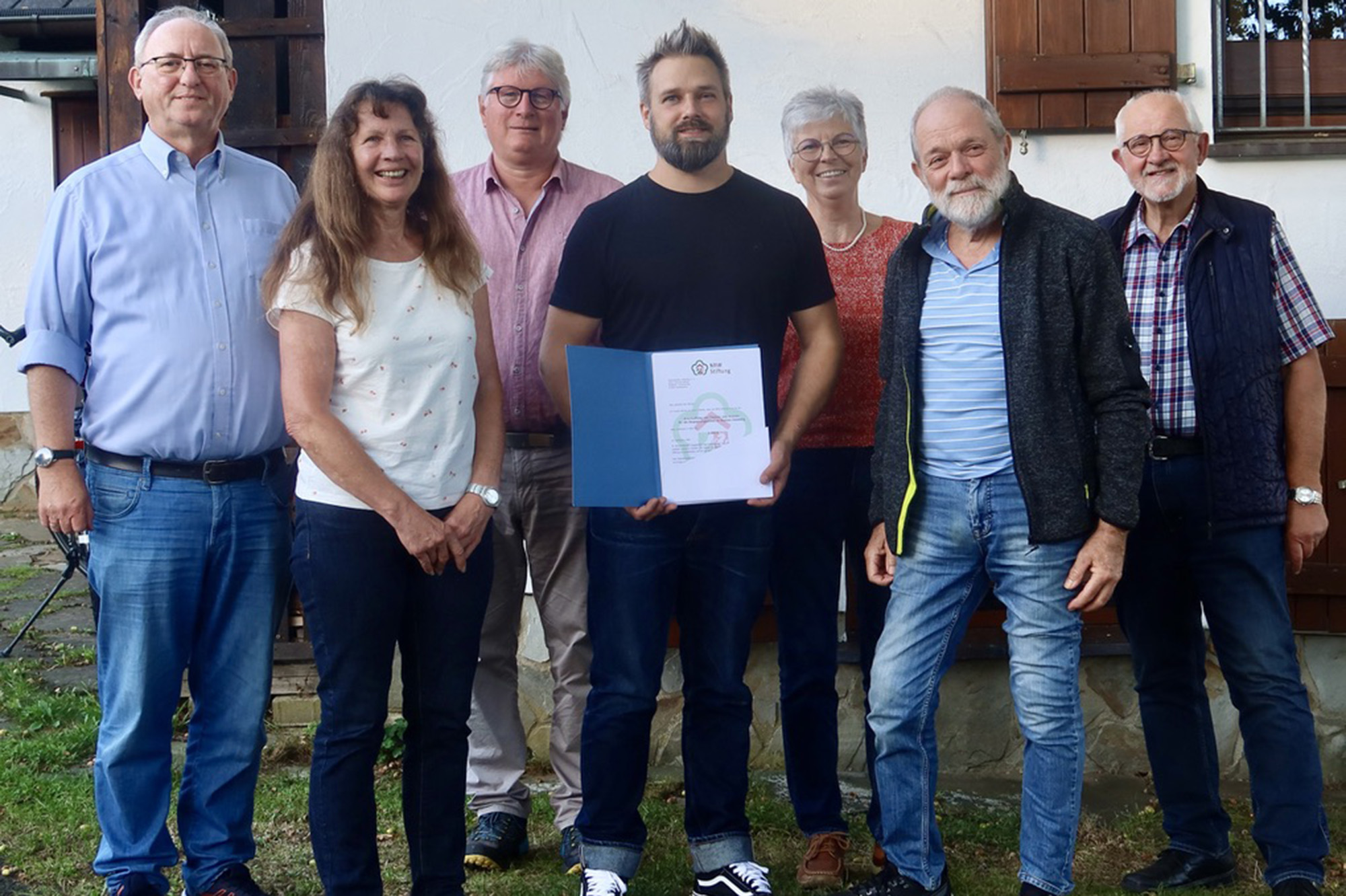 NRW-Stiftung fördert Heimatverein Heisberg für neues Mobiliar